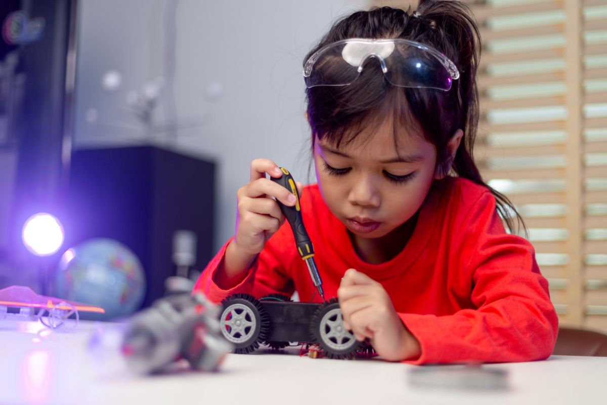6 Amazing Coding Toys For Kids To Improve Their Skills